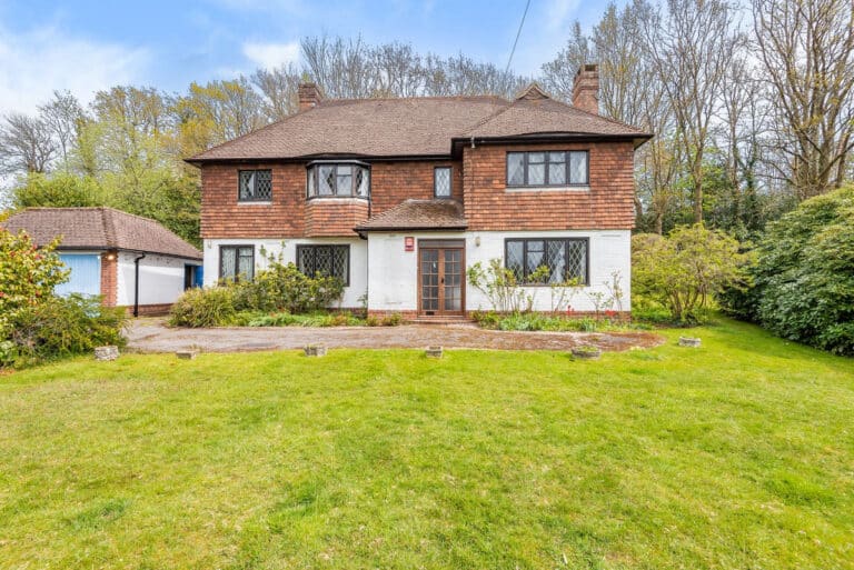 4 bedroom property for sale, Mount Close, Crawley - 18311659 - TAUK