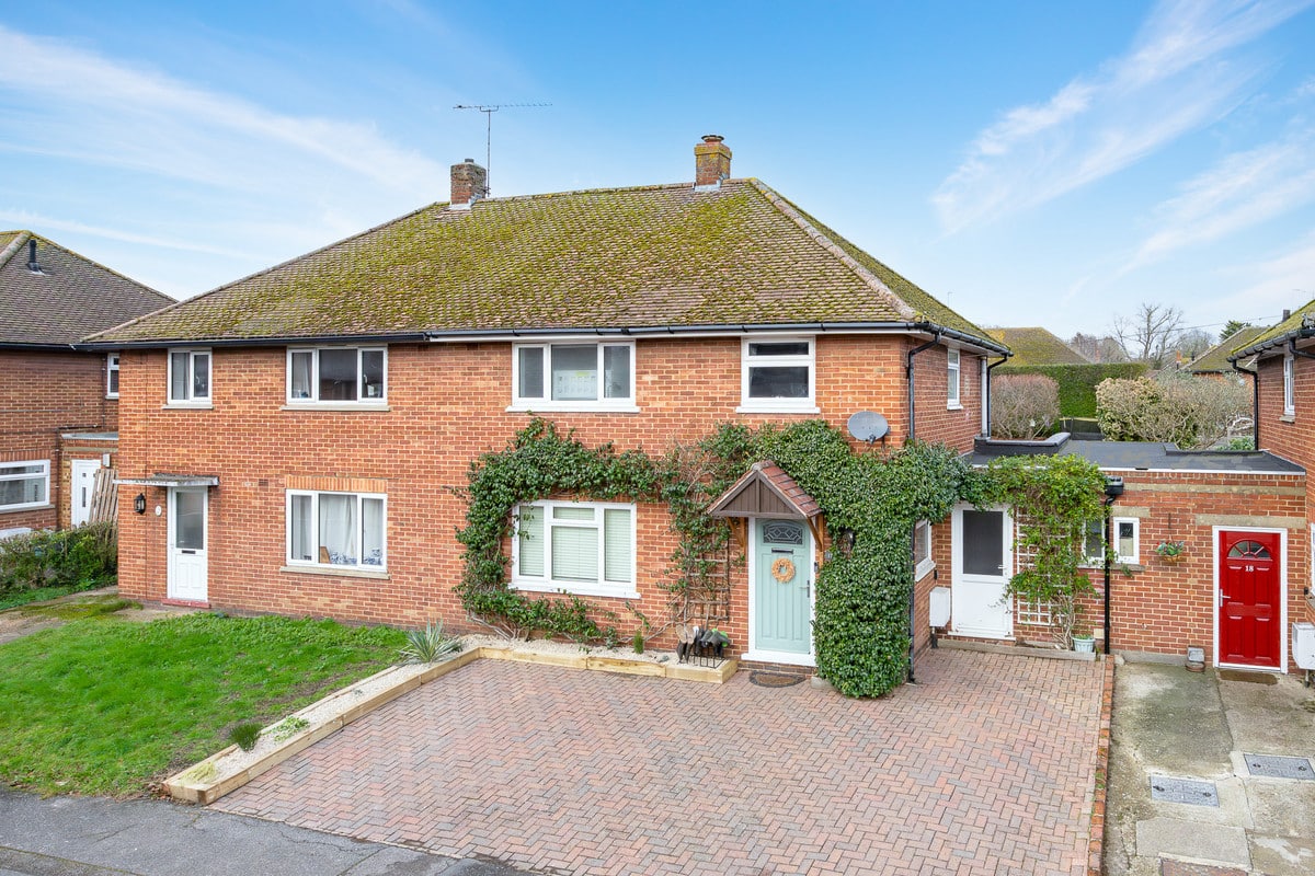 3 bedroom property for sale, Elm Drive, Woking - 25718220 - TAUK